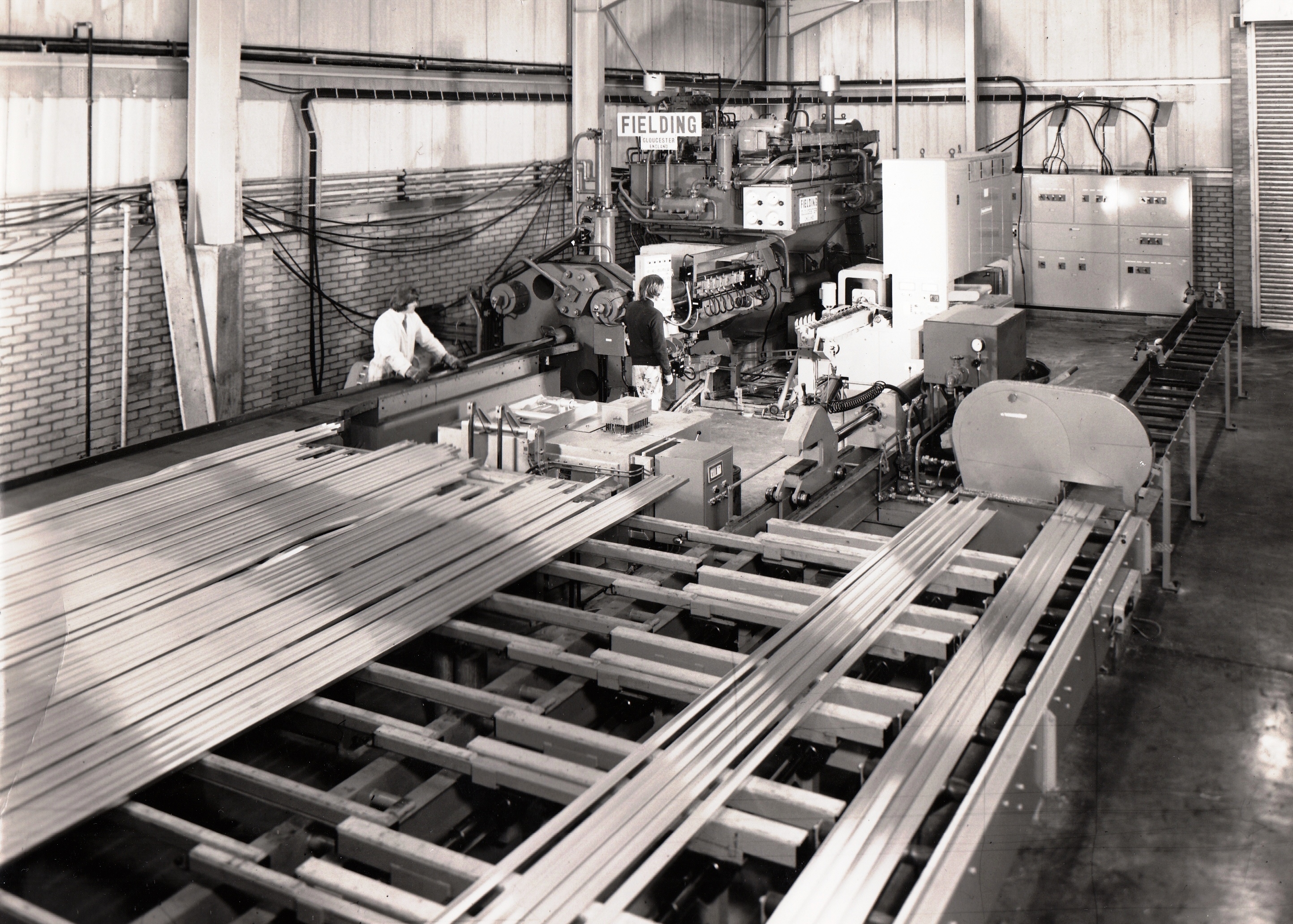900 ton Horizontal Extrusion Press, views taken on site in 1971, O/No ...